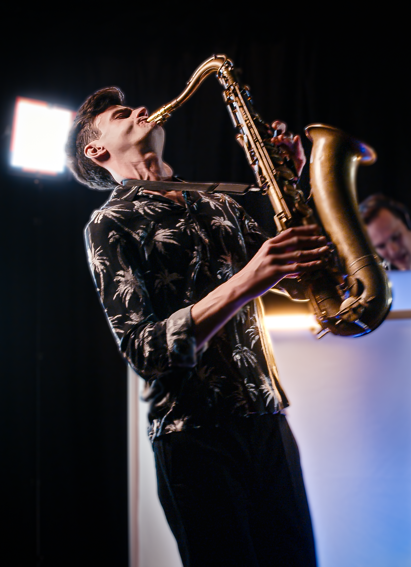 Tom Party Sax - Wedding saxophonist | Wedding DJ | Live wedding music ...